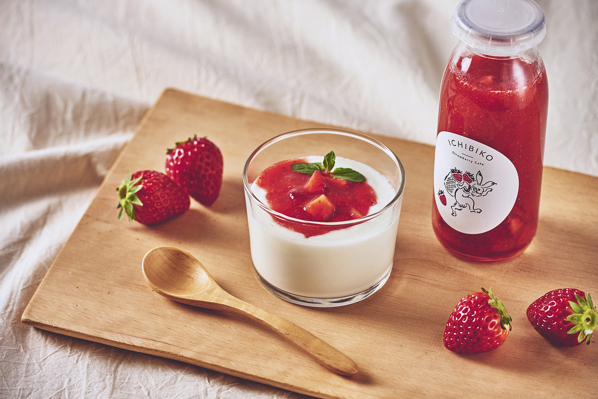 ウチカフェICHIBIKOの夏タルトの贅沢 Uchi Caféの魔法が舞うサマーストロベリータルト | スイーツデリシャス